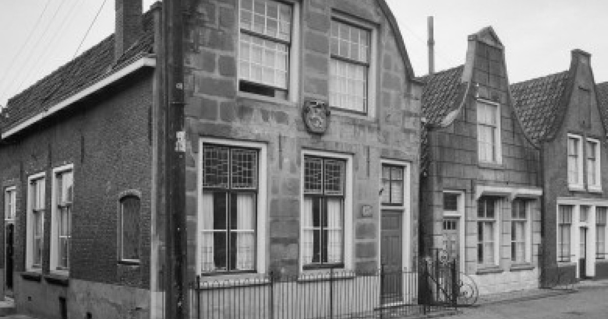 Dorpsstraat 18, Goudswaard | Monumenten.nl